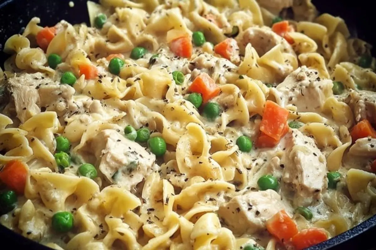 Chicken Pot Pie Noodle Skillet Recipe