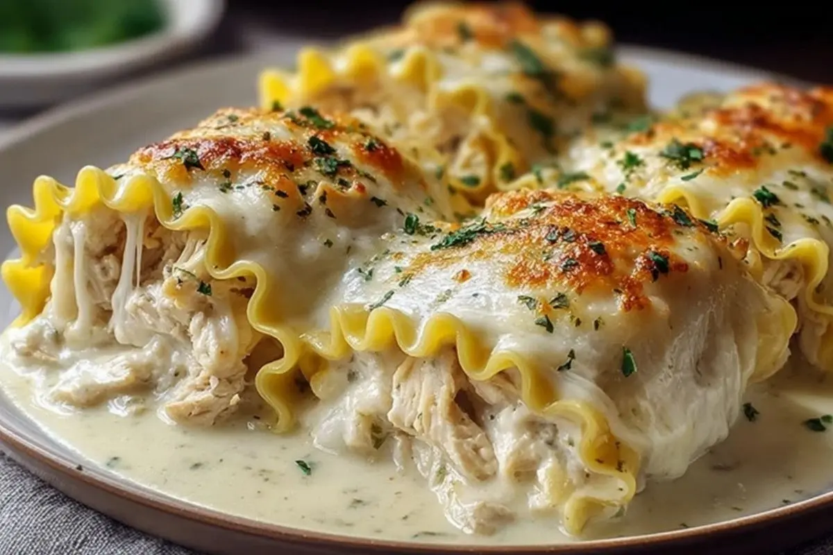 Easy Chicken Alfredo Lasagna Rolls